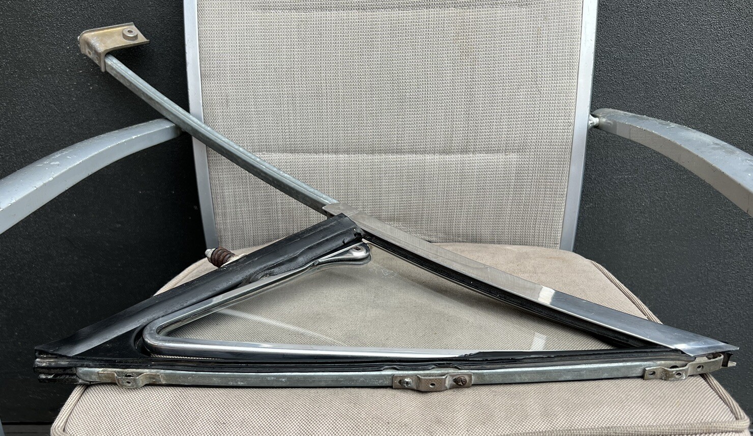 FORD 1966-72 XR-XT-XW-XY GT FALCON FRONT LHS QUARTER VENT WINDOW ...