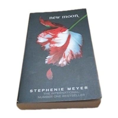 New Moon – Stephenie Meyer Paperback (Twilight Saga Book 2 ...