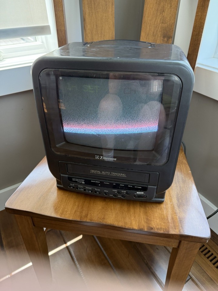 Vtg Emerson TV-VCR CRT Combo 9 inch Color VT0951 No Remote VCR Not ...