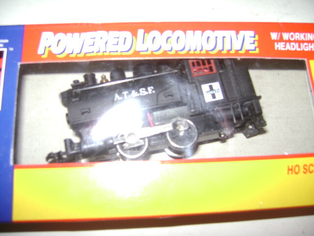 LIFE-LIKE TRAINS HO SCALE TRAIN FREIGHT CAR POWERED LOCOMOTIVE 8302 ...