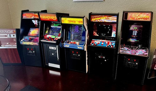 Set Replicade Arcade Games Asteroids, Tempest, Dragon's Lair, Centipede ...