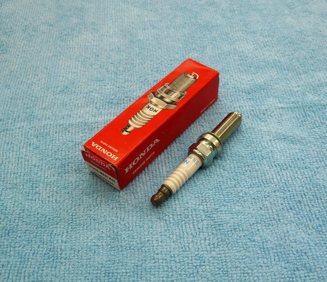 NOS Honda NGK Silmar9a9s Spark Plug 2009-2010 Crf450 31909-men-a31 for ...