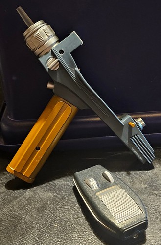 Star trek TOS - Phaser 2 w/Gold Handle Detactble Phaser 1 (Diamond ...