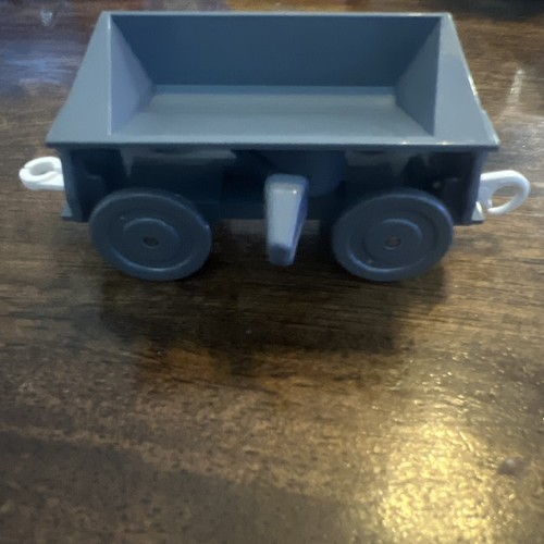 Thomas & Friends Trackmaster Timber Yard Tipping Log Cargo Train Car ...