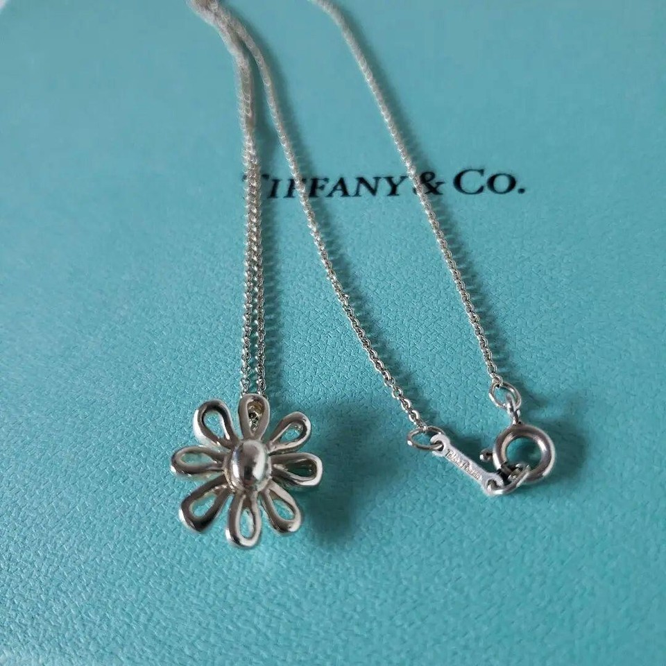 TIFFANY & Co. Paloma Picasso Daisy Flower Pendant Necklace Silver 925 ...