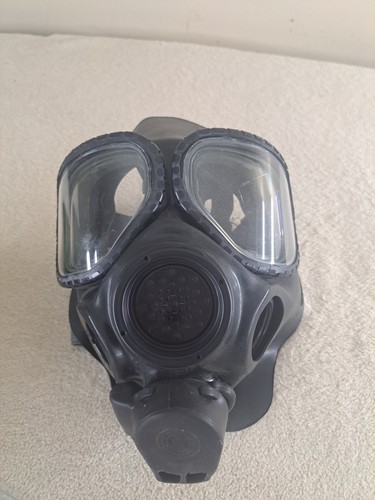 M40 Gas Mask Medium/Large with Filter and Bag | eBay