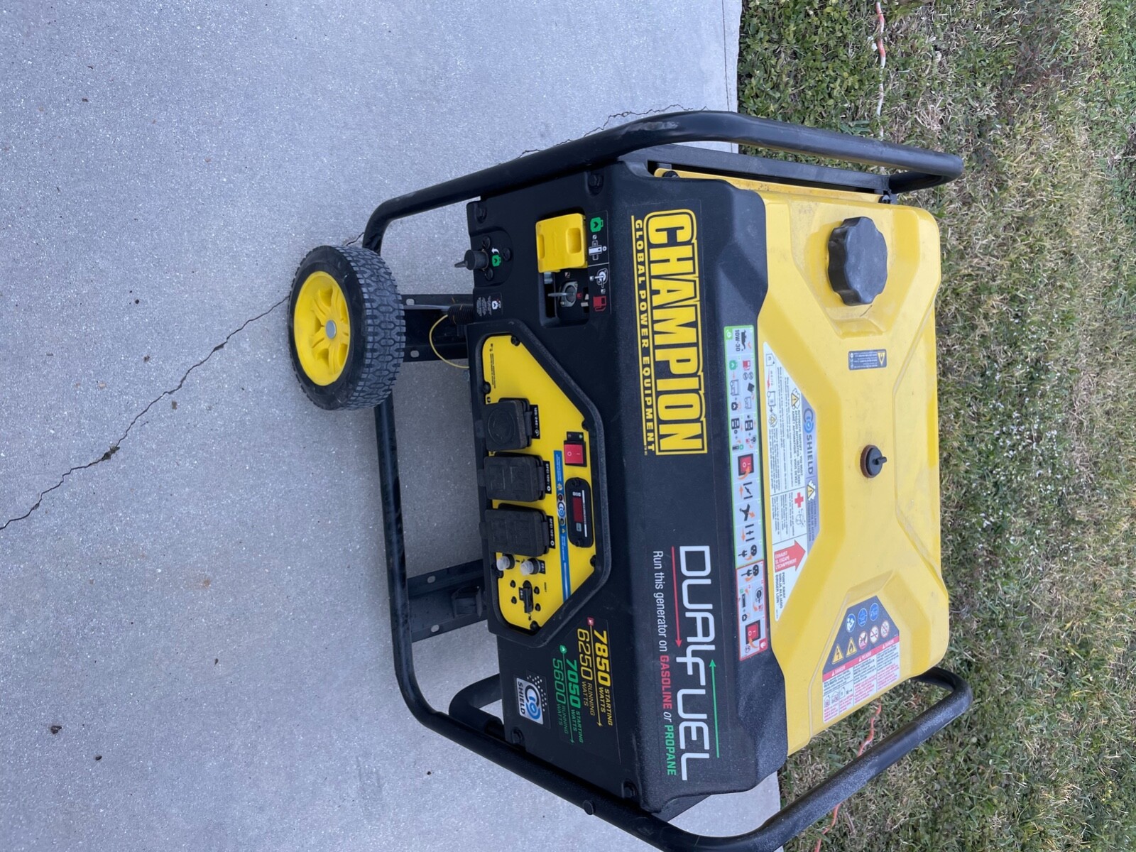 Champion Portable Generator Gas and Propane Powered Dual-Fuel | eBay