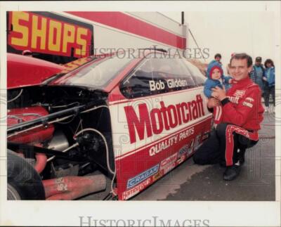 1989 Press Photo Bob Glidden holds grandson at Houston Raceway Park in ...
