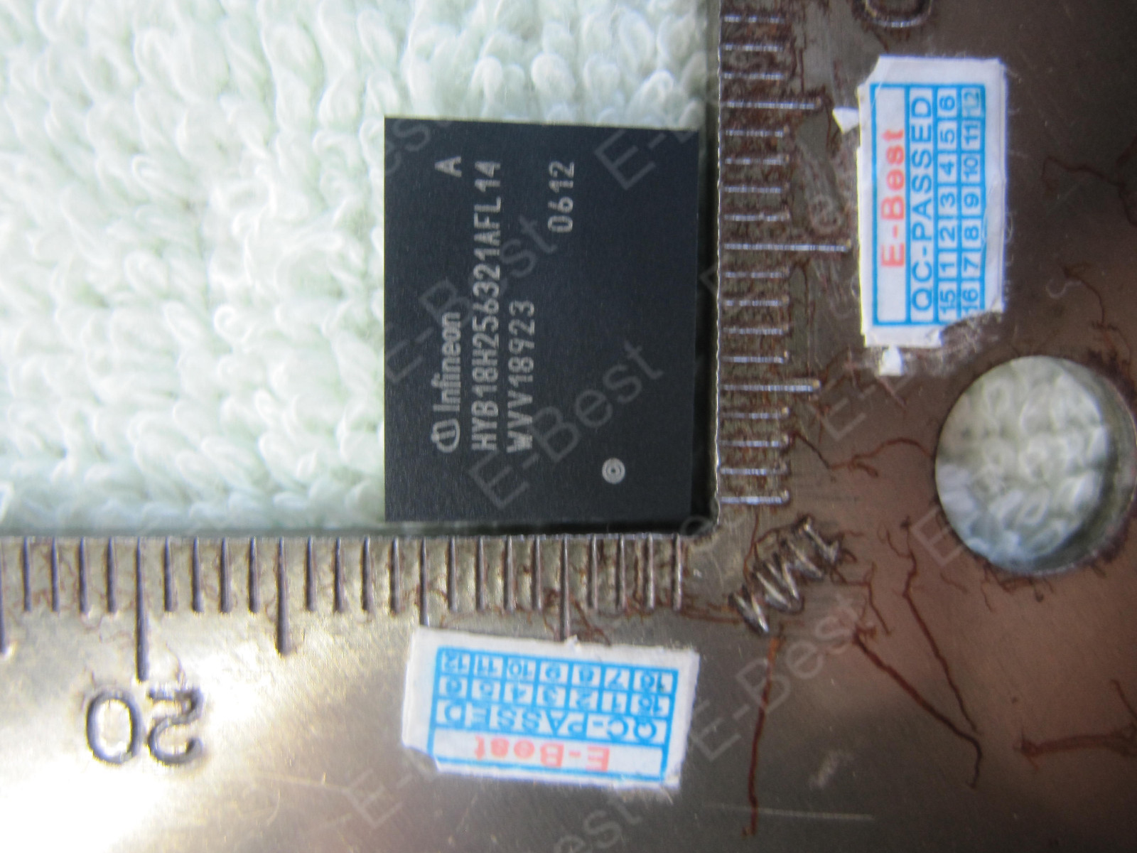 1x New HYB18H25632IAFL14 HYB18H256321AFLI4 HYB18H256321AFL14 BGA136 IC ...