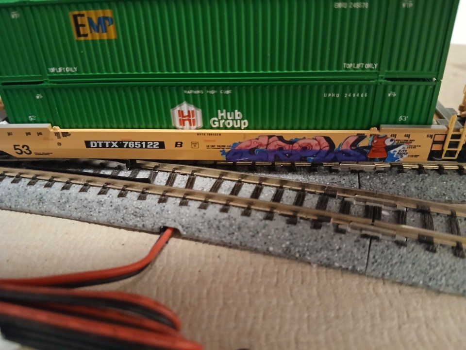 Kato Gunderson MAXI-IV Double Stack Car TTXweathered/graffitied 106 ...