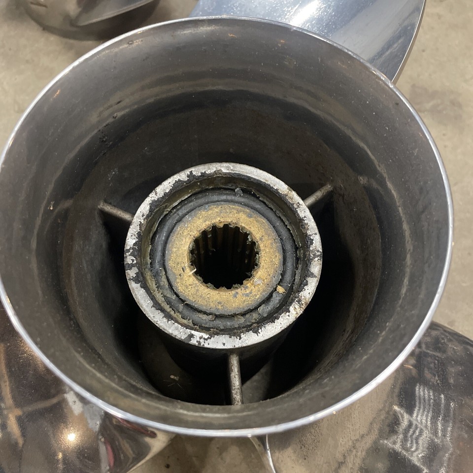 Yamaha F350 15 1/2 X 21P Right and Left Turn Prop SLATWATER SERIES XL ...