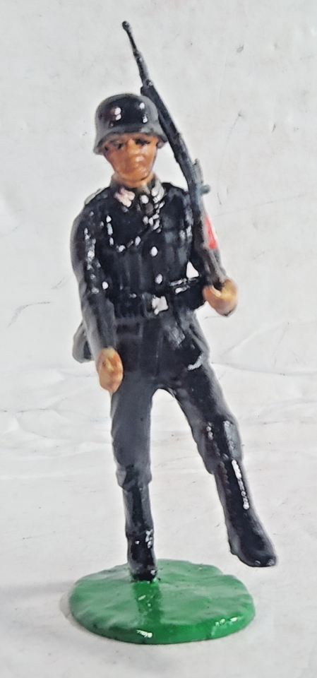 VALIANT TOY SOLDIER GERMAN SS SOLDIER DRESS UNIFORM GOOSE STEP MARCHING ...