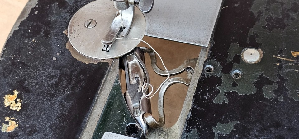 Antique Singer VS2 Fiddle Base Treadle Machine Head with scrolls, small ...