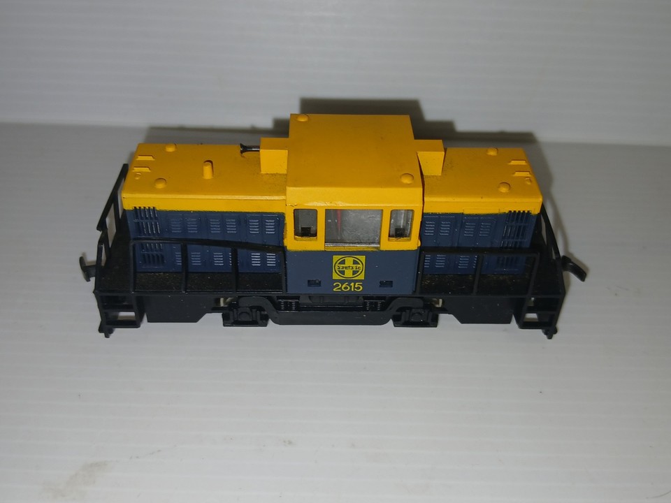 AHM Santa Fe diesel Switcher #2615 HO trains Tested & Running | eBay