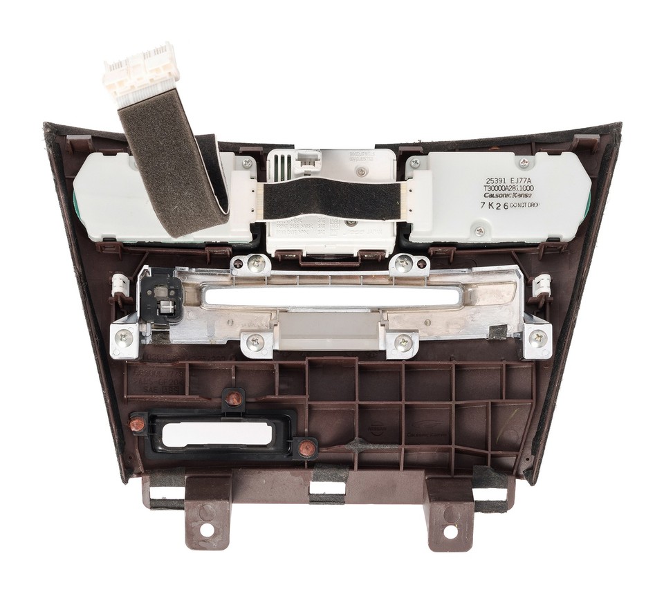 2008-10 Infiniti M35 Radio Audio Controls Analog Clock in Bezel Part ...