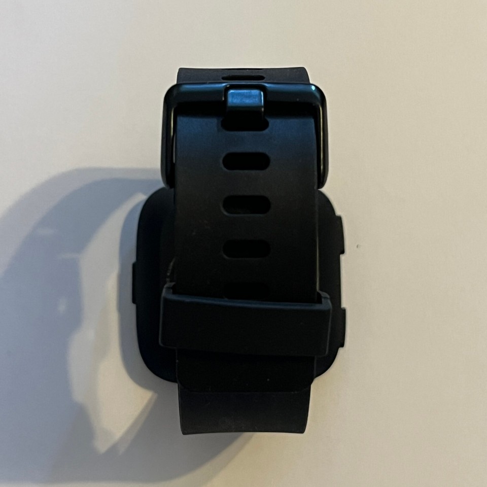 Fitbit Versa - Health & Fitness Smart Watch Activity Tracker Silver ...