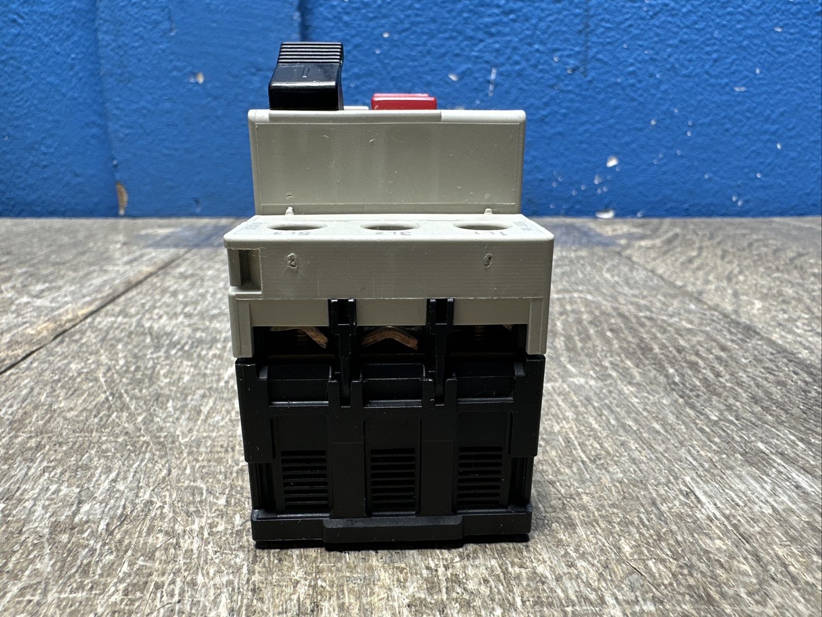 GV2ME08 2.5A-4A Motor circuit breaker manual Motor Starter Button GV2M ...