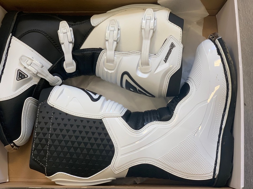 Answer AR1 Race Boots - Black/White - 11 | eBay