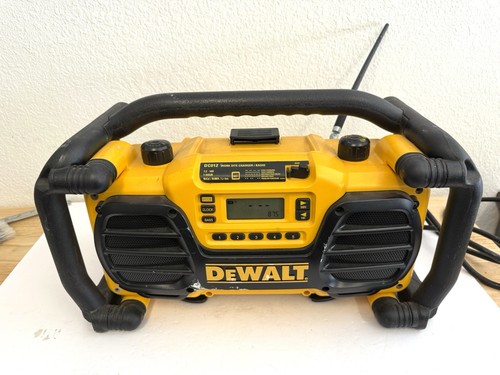 DeWalt DC012 Work Site Charger Radio AM/FM 3 AUX Plug Outlet - Works | eBay