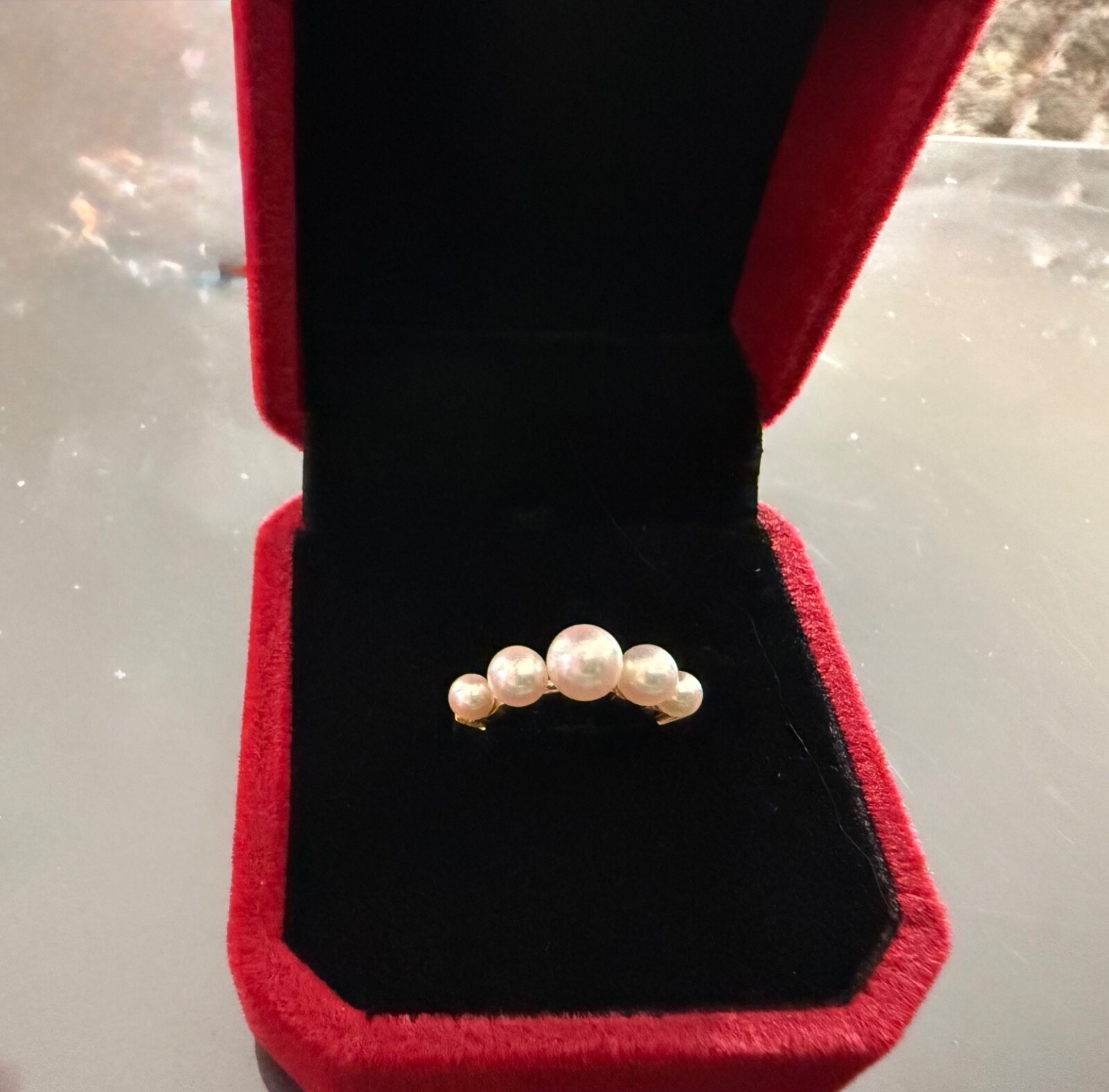 Vintage Mikimoto 5 graduated pearl ring, 18kt yellow … - Gem