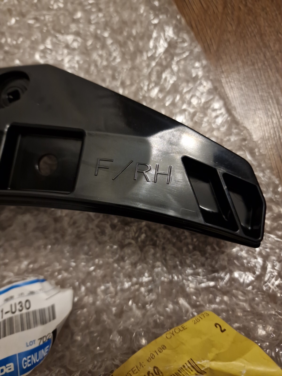 Mazda Cx3 2.2di 5dr SUV Est Front Driver Side Wing Moulding Bracket ...