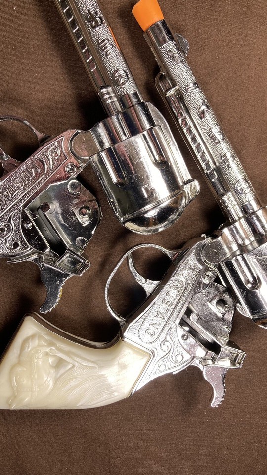 Pair / Set Vintage Kilgore Mustang 1950s 60s Die Cast Cap Guns 9" Never ...