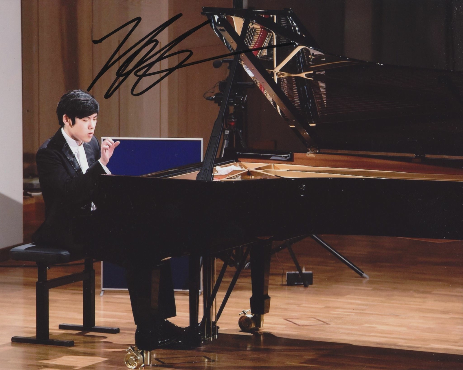 HAOCHEN ZHANG SIGNED CLASSICAL PIANIST 8X10 PHOTO | eBay