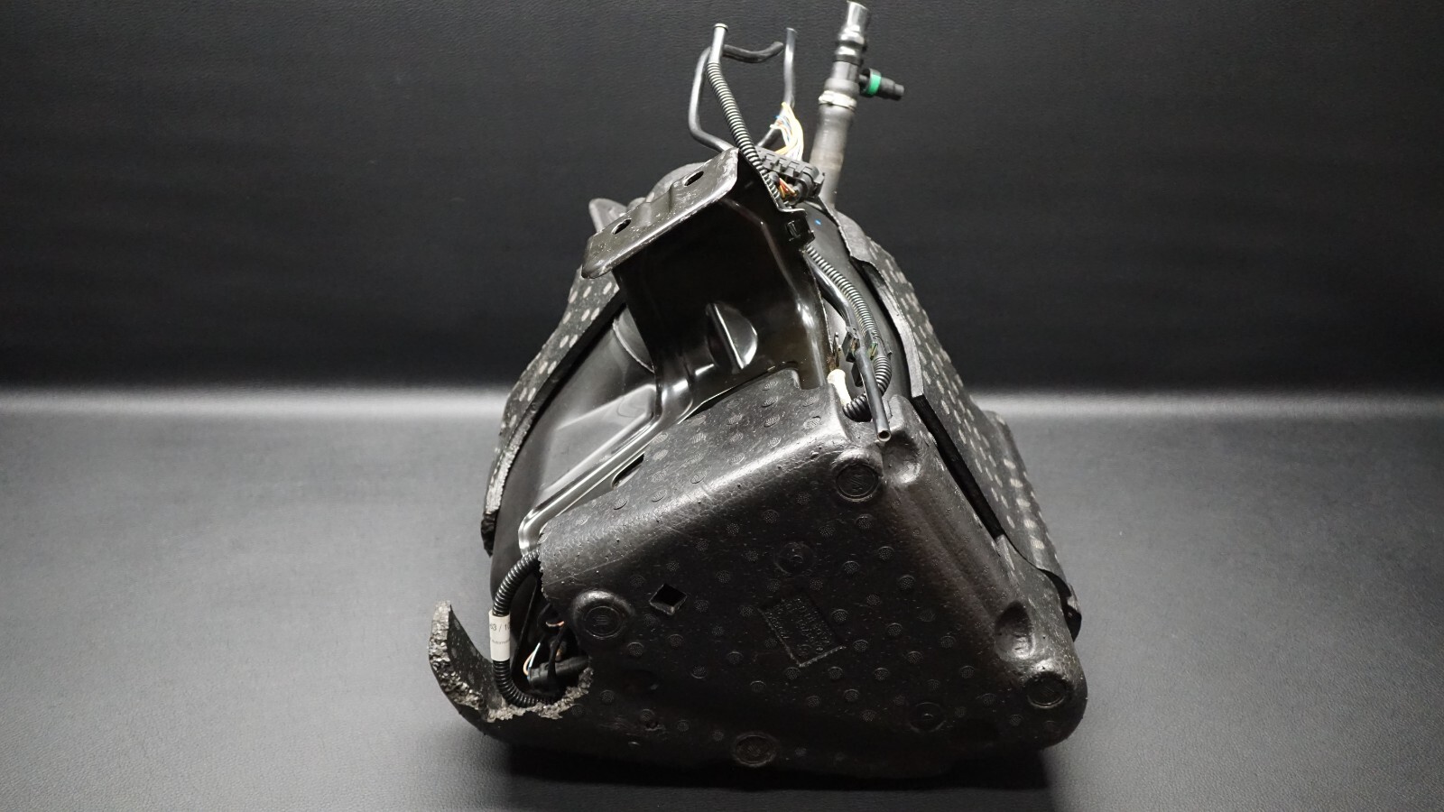 OEM 2016 BMW X5 X6 F15 F16 ADBLUE FUEL TANK SCR CONTAINER 7295653 / ...