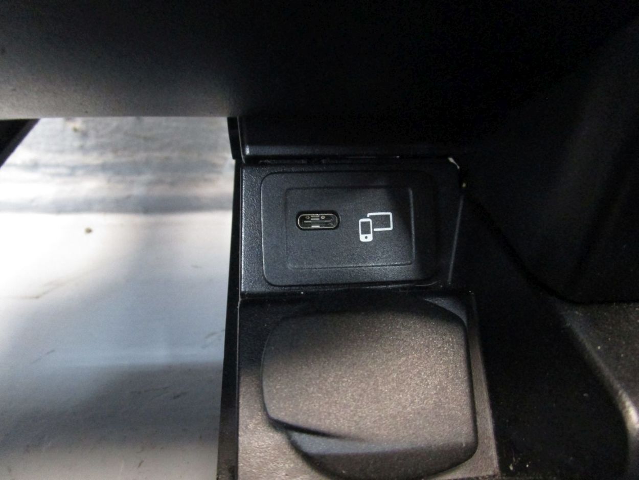 MERCEDES E-KLASSE T-MODEL S213 E 220 D Mittelkonsole vorne A2136808807 ...