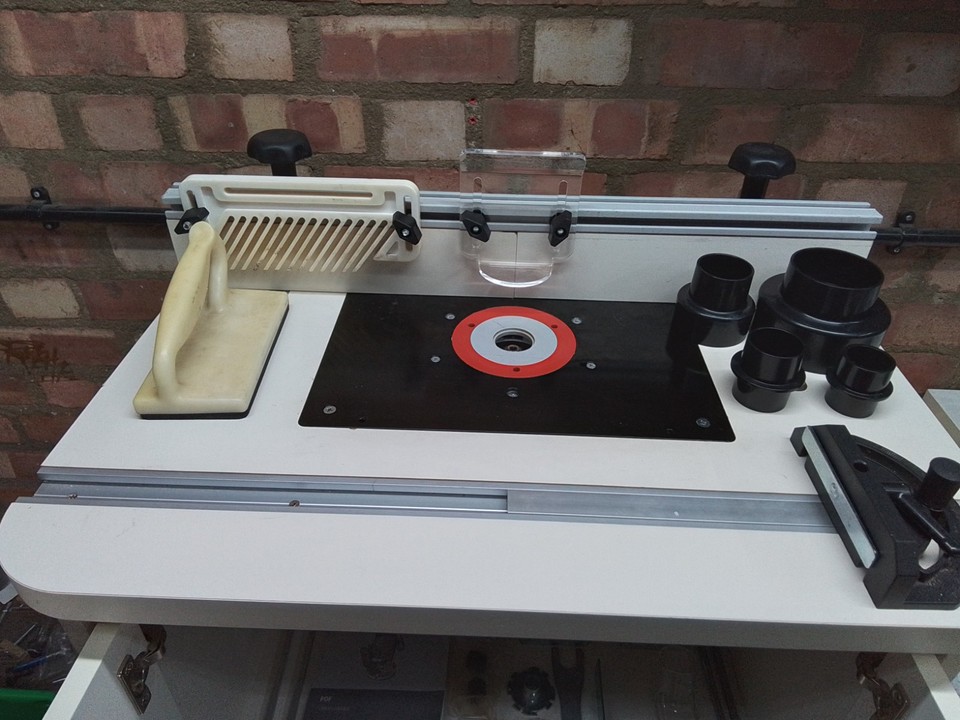 AXMINSTER CABINET ROUTER TABLE WITH BOSCH POF 1200AE ROUTER ...