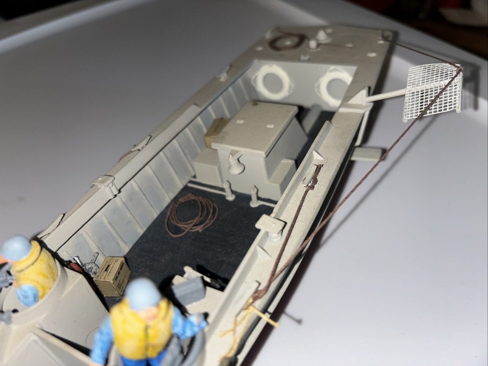 REVELL UDT BOAT 1/35 SCALE US NAVY SEALS PLASTIC KIT MODEL BUILT *NO ...