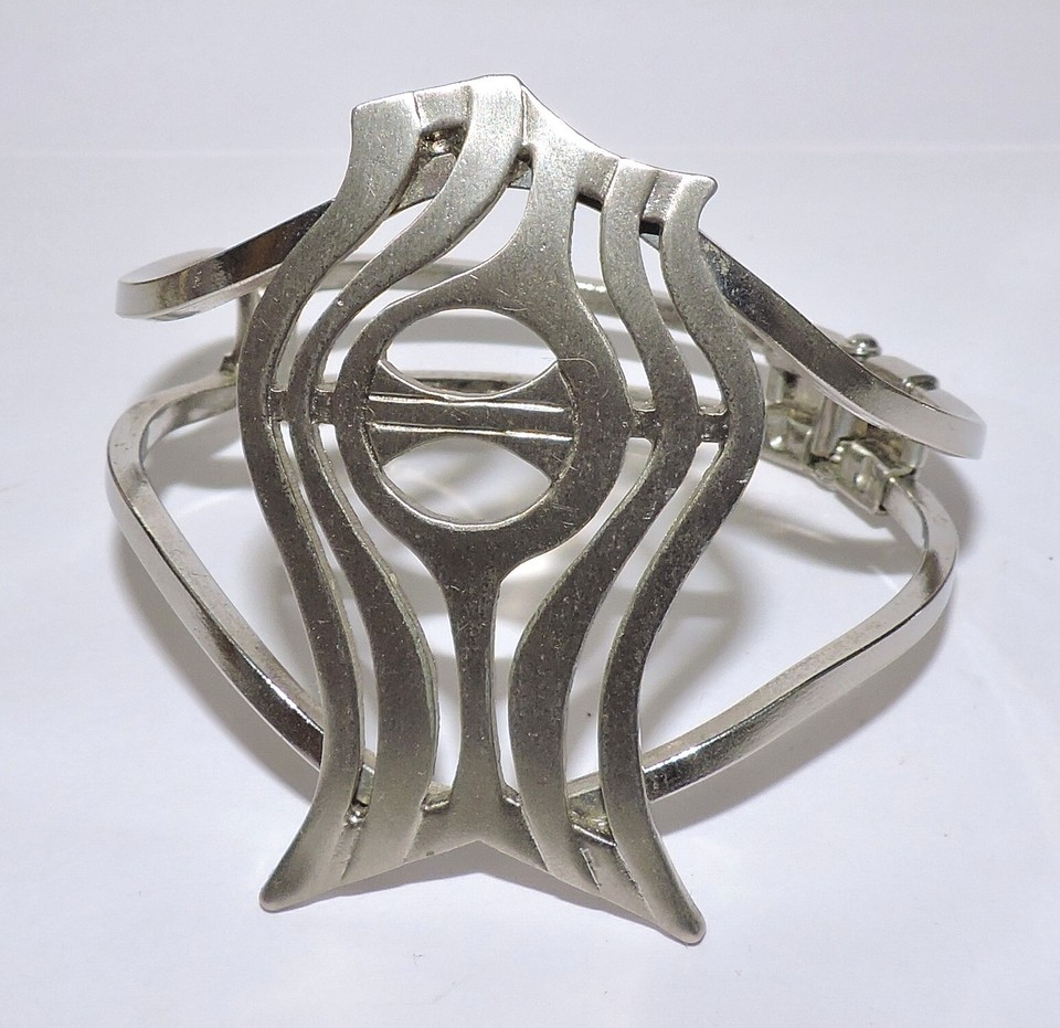 KELLY WATERS Modernist HINGED CLAMPER BRACELET Fish Silver Tone Cuff ...