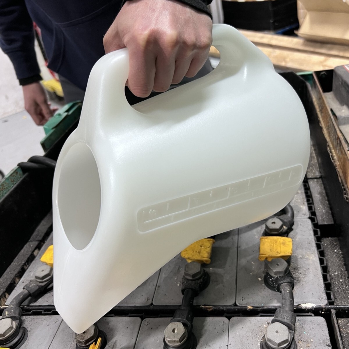 Oil Measuring Jug Tapered 5 Litre Fuel Coolant Oil Pouring Jug Vehicle ...