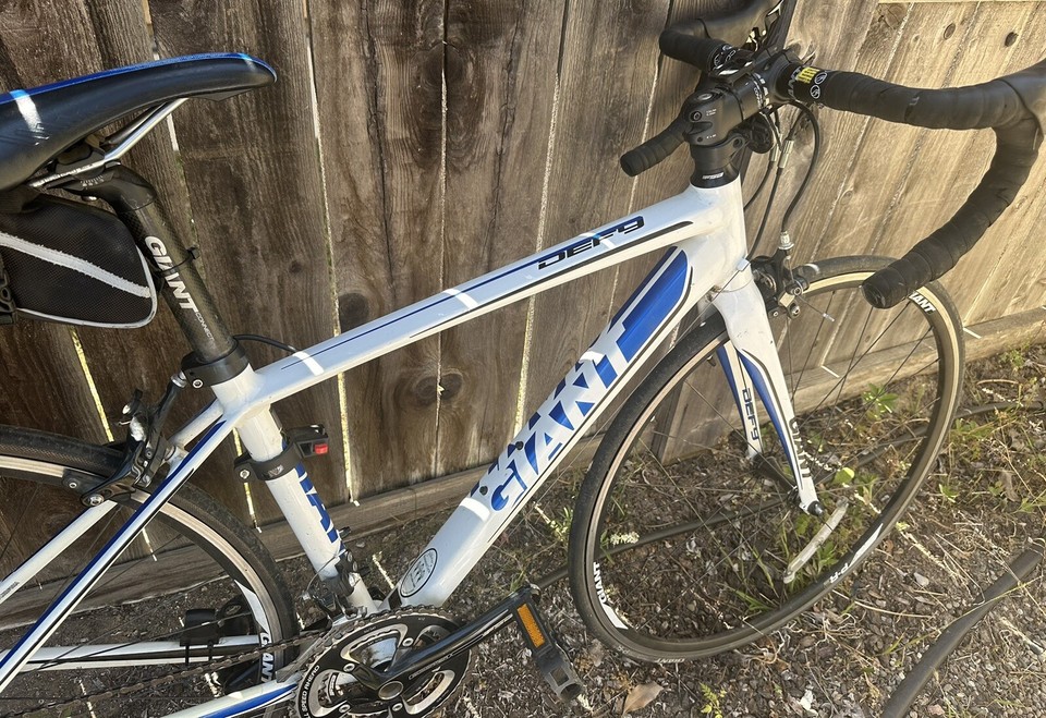 Giant Defy Composite 1 XS Bicycle w/ Clip Pedals, Cadence System, +More ...