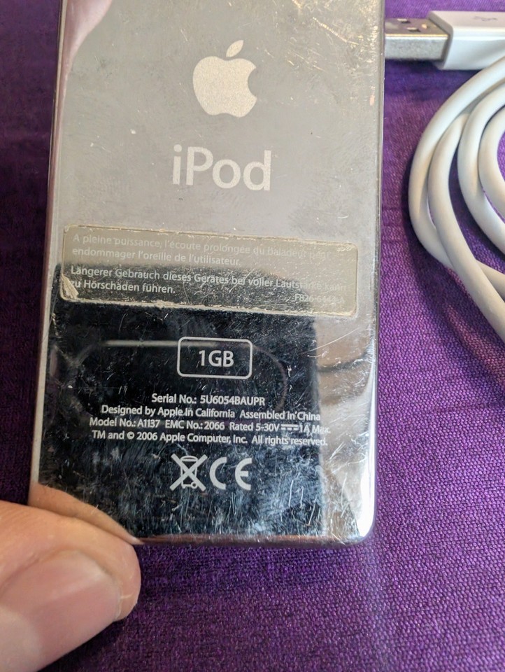 Apple iPod nano A1137 Original 1st Gen. Media Player 1GB Black, read ...