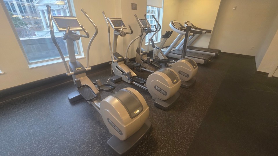 Technogym Synchro Excite 700 Elliptical Unity 2.0 Commercial Gym ...
