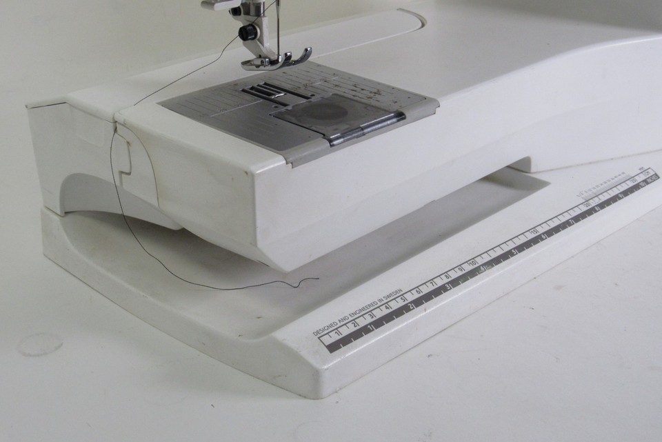 Husqvarna Viking Designer Ruby deLuxe (P102) Sewing Machine - See ...