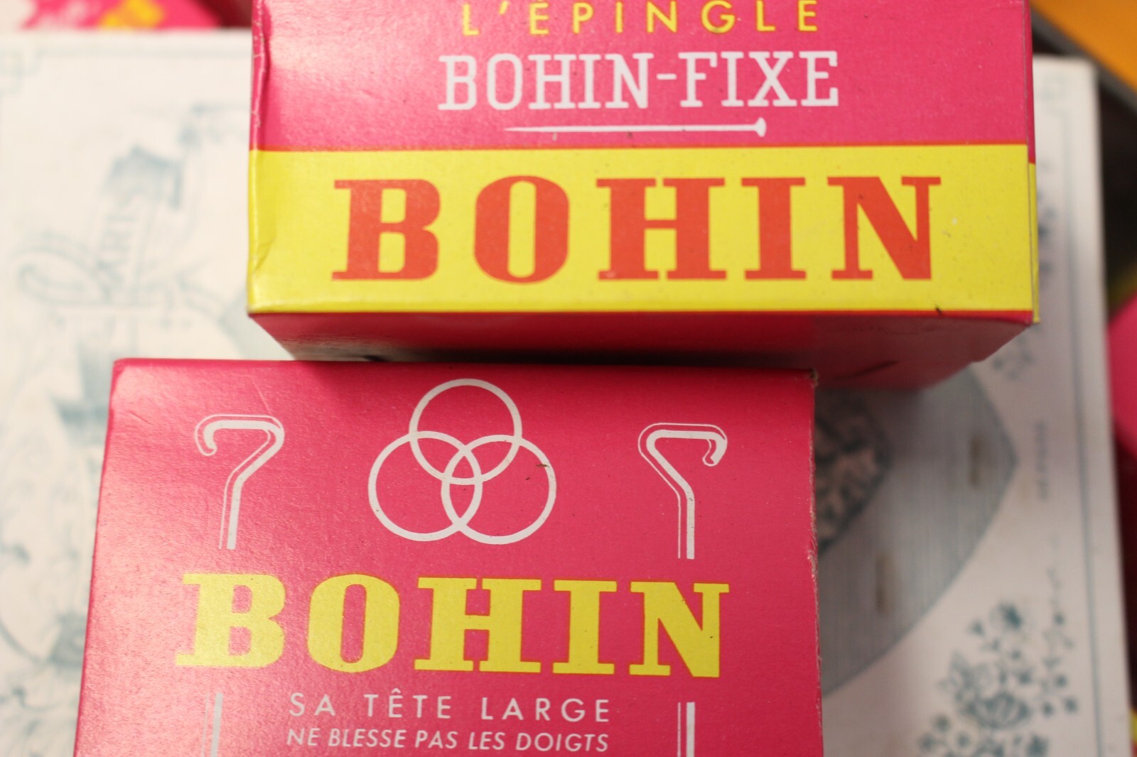 Bohin France ® - Mercerie, bureau épingles a tête 2 boites | eBay