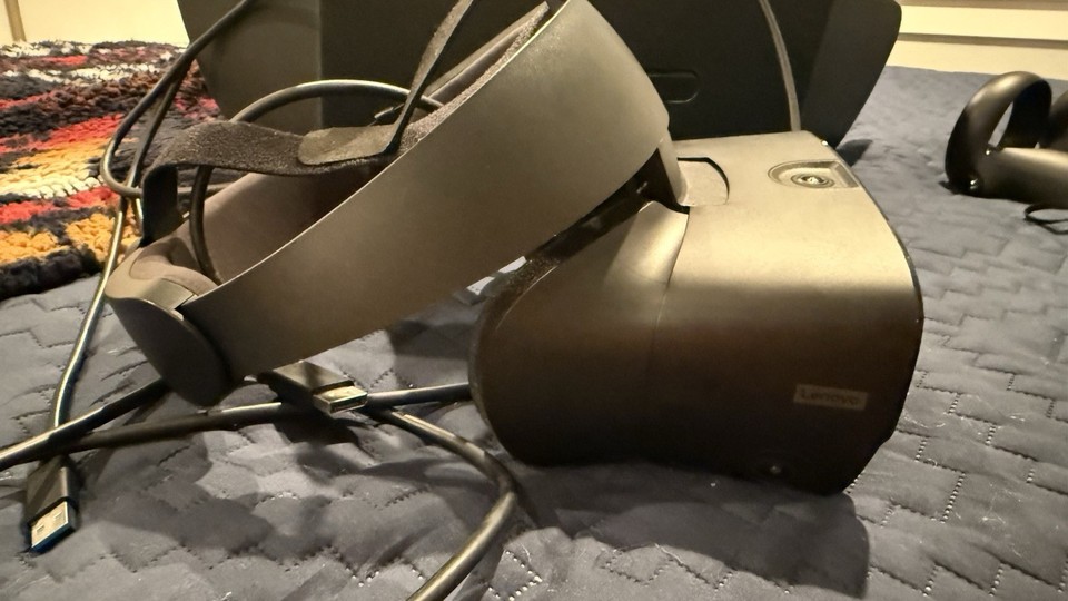 Oculus Rift S VR Headset Complete with Headset, Controllers, Box ...