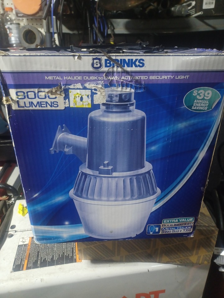 7252 Brinks 100W Metal Halide Dusk To Dawn Activated Security Light | eBay