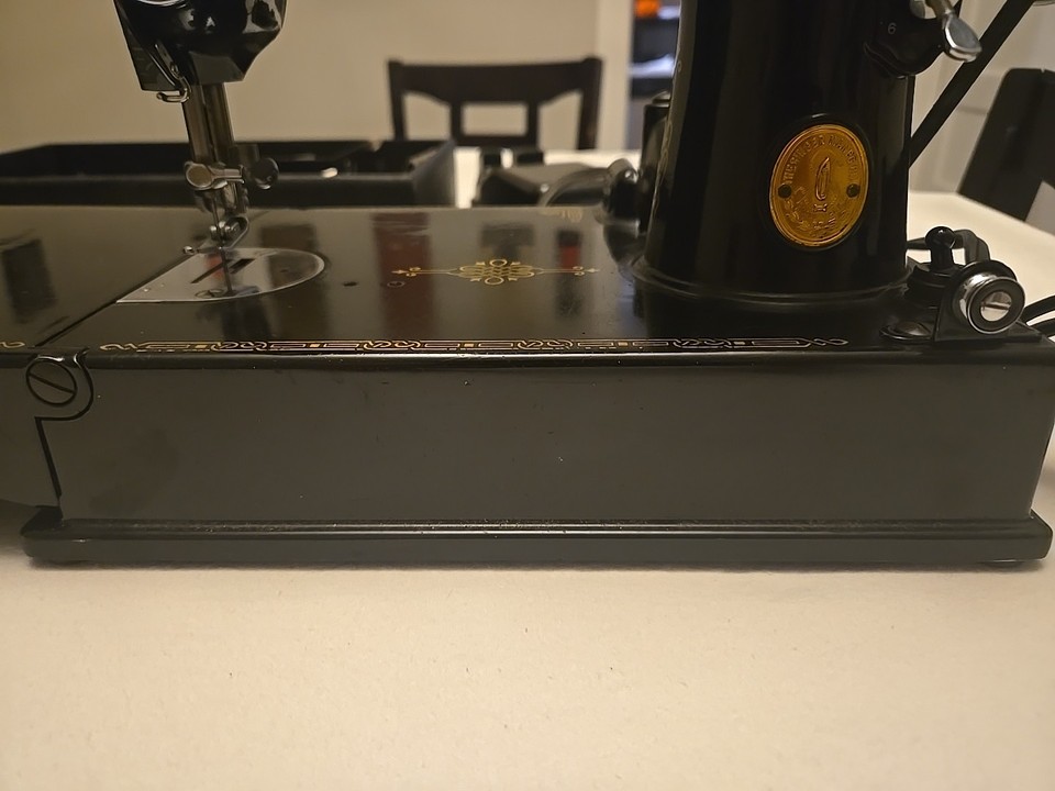 Very Rare Genuine Singer Blackside Featherweight 221 sewing machine ...