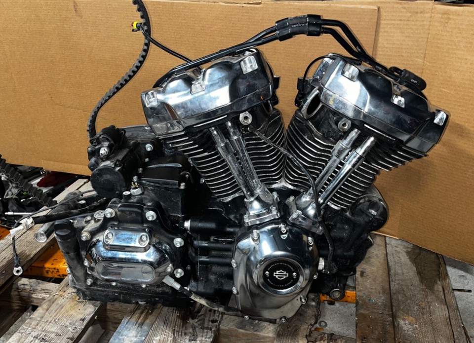 17-22 Harley Davidson FLDE Softail 107 M8 Complete Engine Motor Tran ...