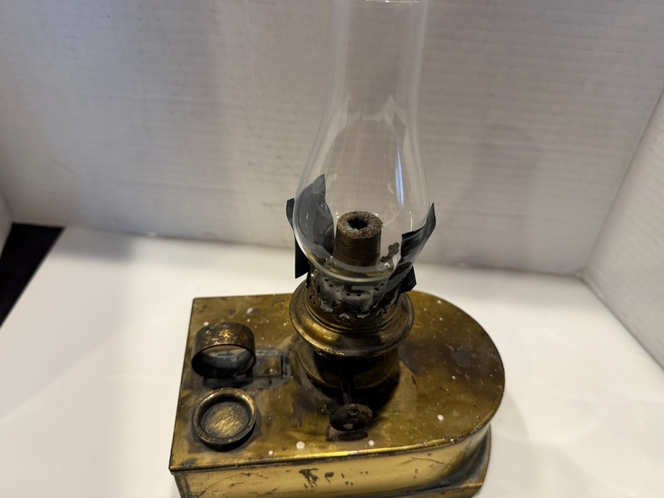 Antique Kerosene Oil Tin Body Brass Burner Lamp HAS WICK GLOBE FINGER 6 ...