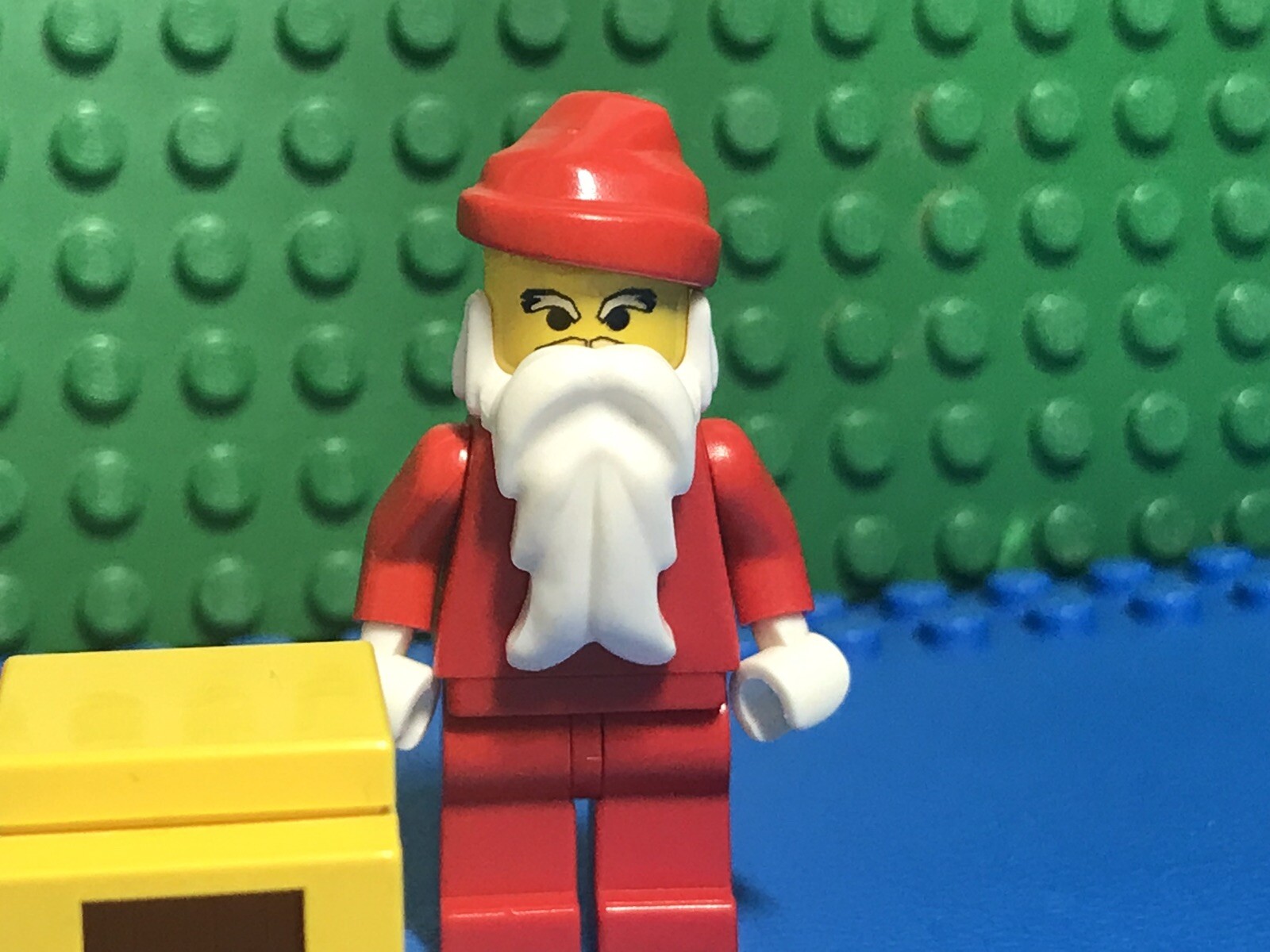 Lego Minifigures Long Beard Santa Claus and Mrs Claus + Mailbox w ...