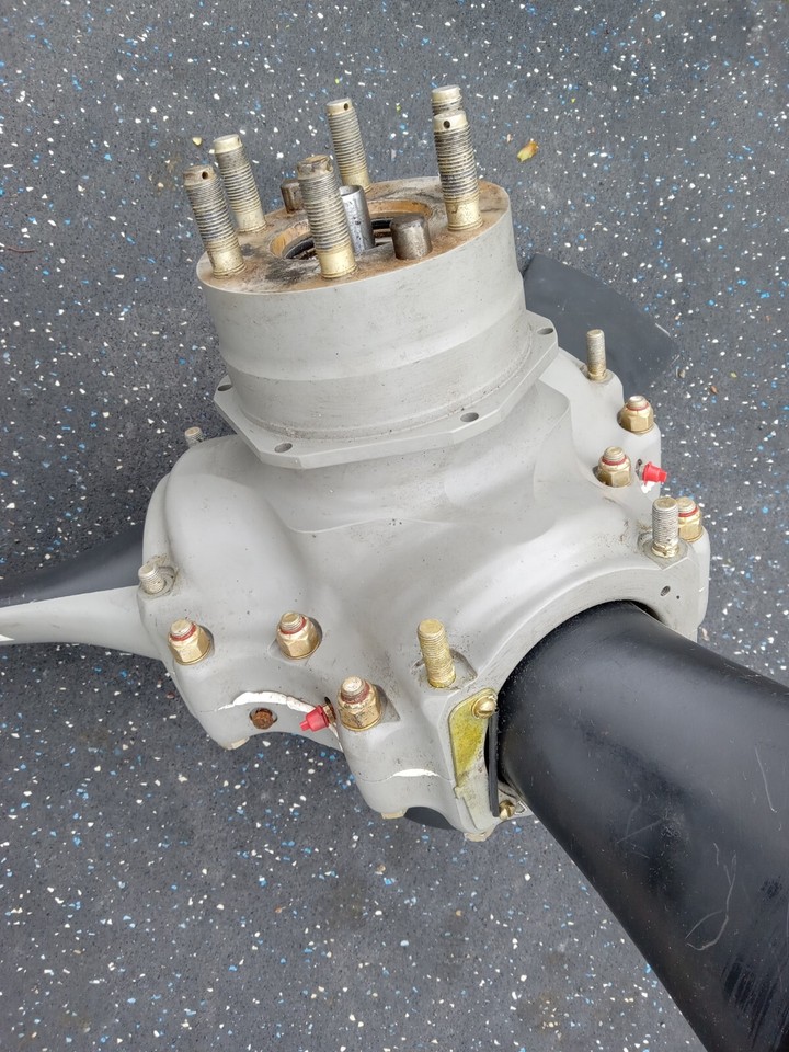 PHC-J34F-1RF Hartzell 3 Blade Propeller Hub , NO Logs (Prop Struck ...