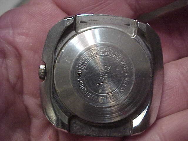 TIMEX VINTAGE SQUARE BODY WATER RESISTANT DATE WRISTWATCH RUNNER MCM ...