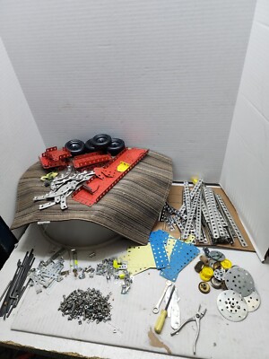 VINTAGE HUGE LOT OF ERECTOR SET PARTS MANY MANY IN PLASTIC BIN BUILD ...