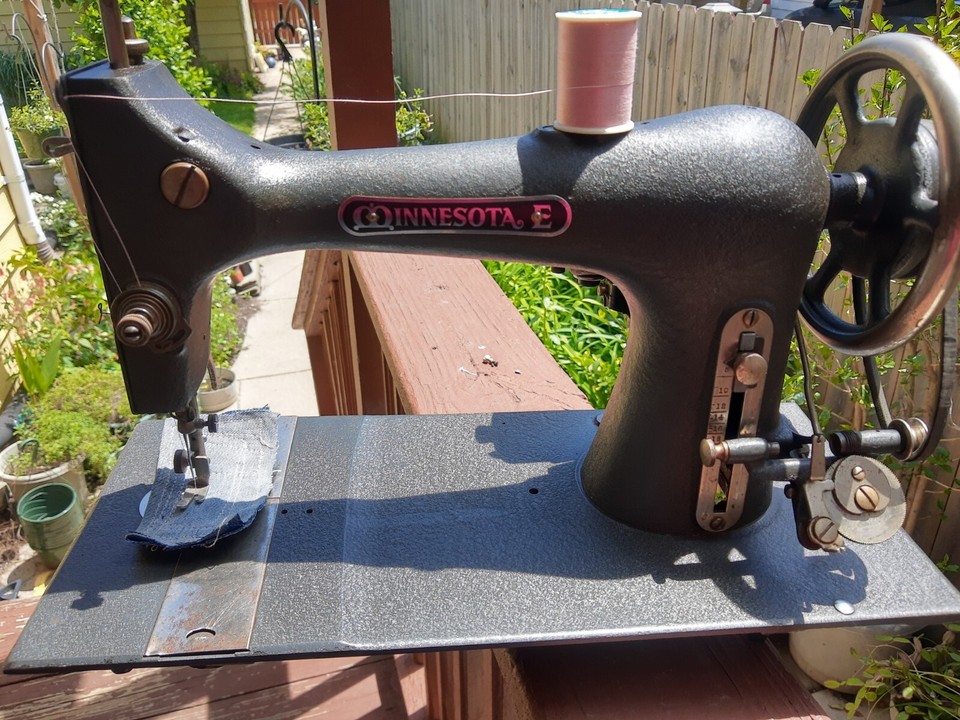 Vintage Minnesota E Sewing Machine, Crinkle Finish,In Working Condition ...