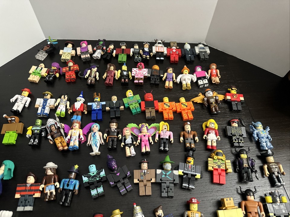 Huge Roblox action figures lot(cars And Other Accessories Included)(no ...