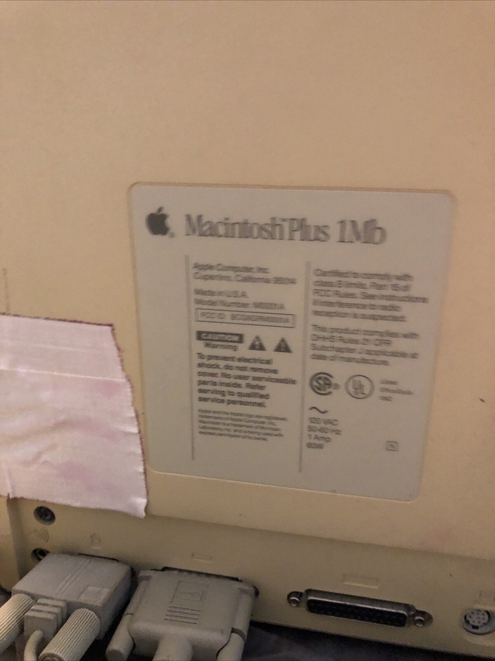 Apple Mac Plus Working Computer With Carrying Case And Floppy Disk ...